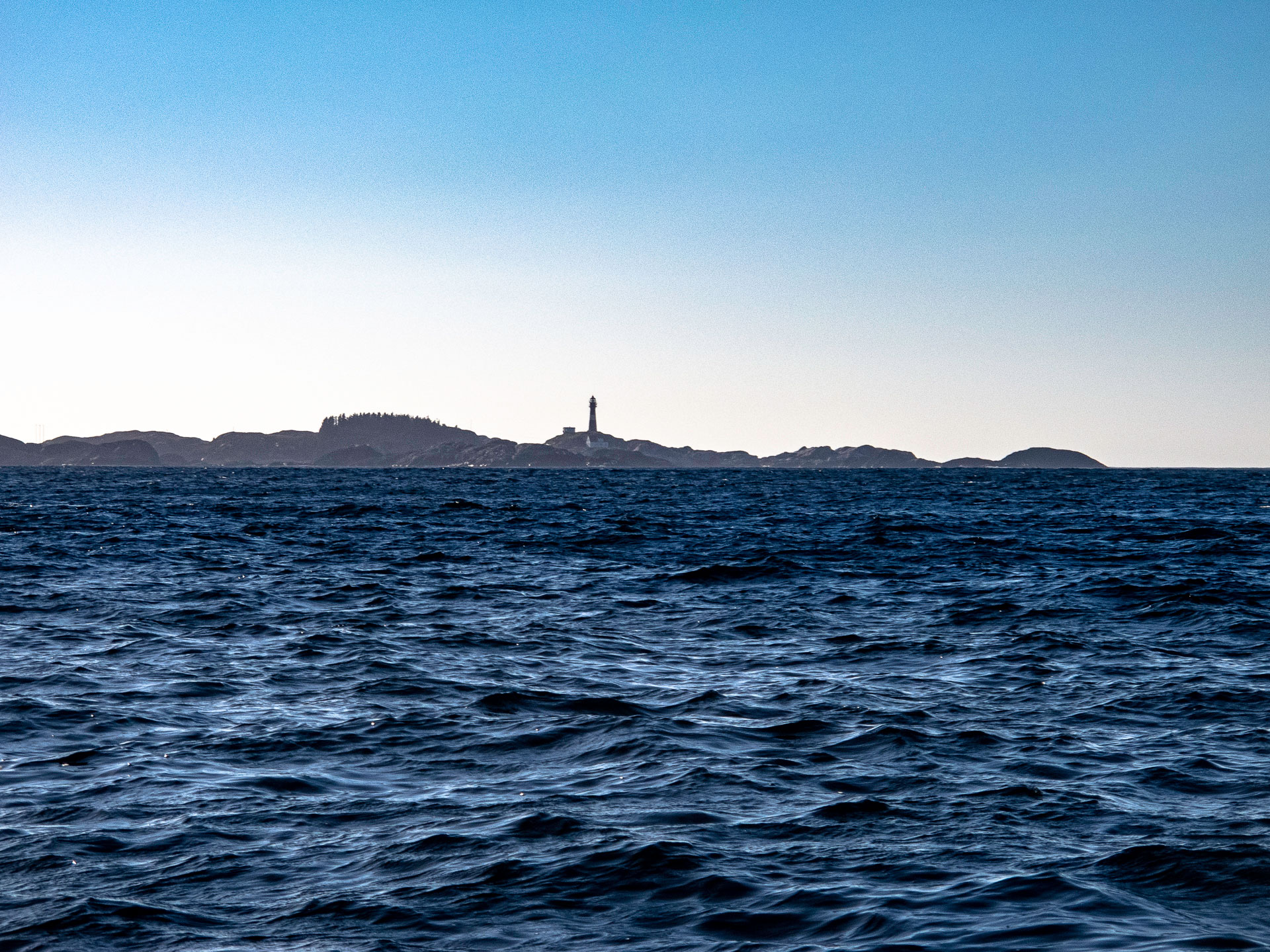 Brandasund-Leuchtturm-bei-Windstärke-6 - Fjordtun